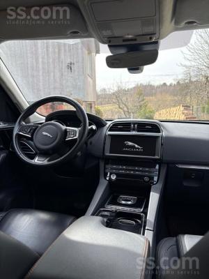 Balts Jaguar F-Pace 2020 Rīga, ar dzinēja tilpumu 2.00 L un nobraukumu 157 tūkst. km par 16990 €, foto 8 vietnē AUTOMOTO.COM.LV