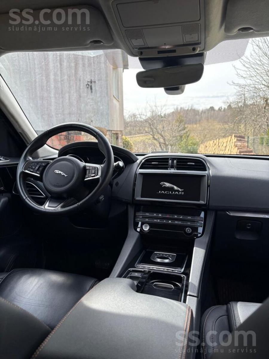 Balts Jaguar F-Pace 2020 Rīga, ar dzinēja tilpumu 2.00 L un nobraukumu 157 tūkst. km par 16990 €, foto 8 vietnē AUTOMOTO.COM.LV
