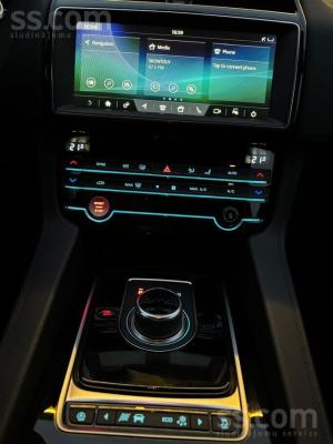 Balts Jaguar F-Pace 2020 Rīga, ar dzinēja tilpumu 2.00 L un nobraukumu 157 tūkst. km par 16990 €, foto 12 vietnē AUTOMOTO.COM.LV