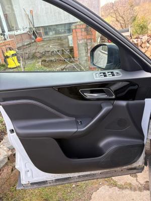Balts Jaguar F-Pace 2020 Rīga, ar dzinēja tilpumu 2.00 L un nobraukumu 157 tūkst. km par 16990 €, foto 19 vietnē AUTOMOTO.COM.LV