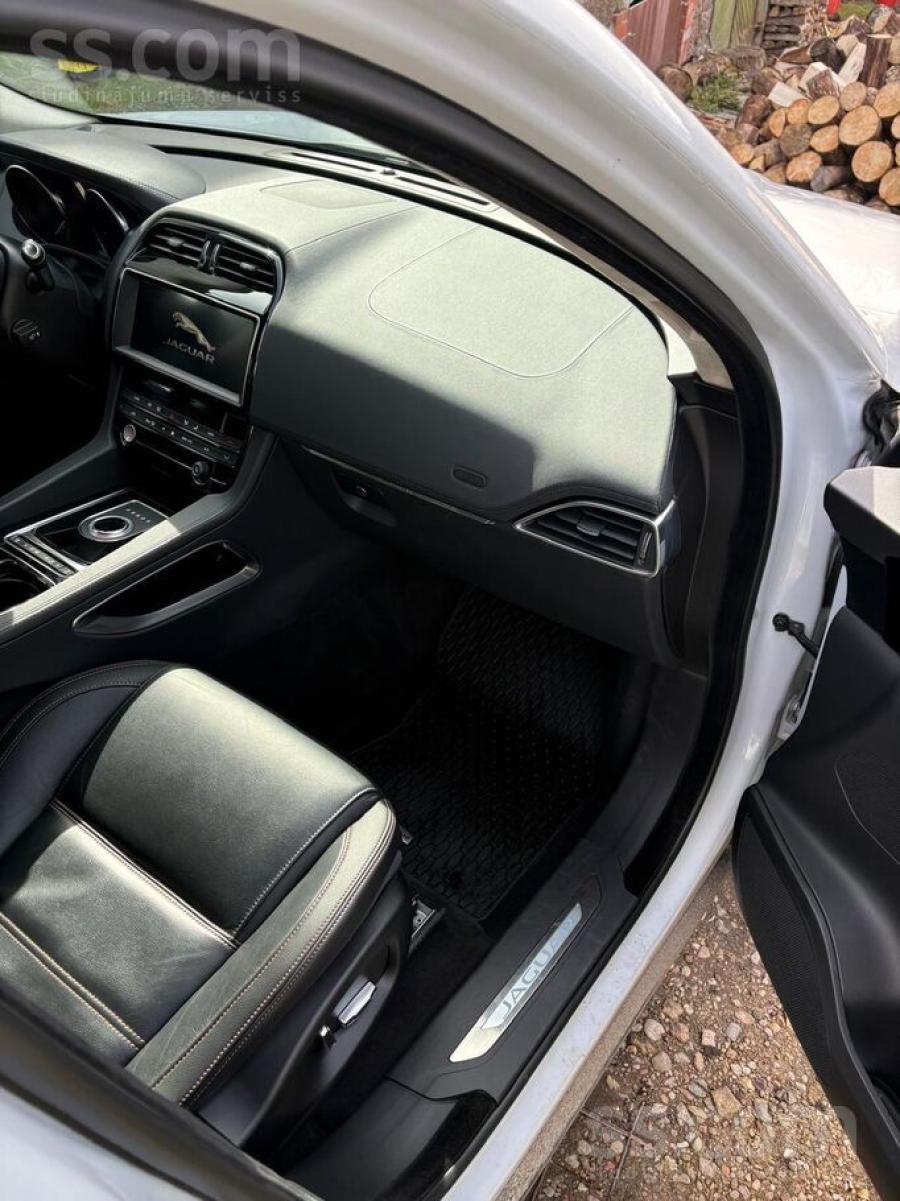 Balts Jaguar F-Pace 2020 Rīga, ar dzinēja tilpumu 2.00 L un nobraukumu 157 tūkst. km par 16990 €, foto 21 vietnē AUTOMOTO.COM.LV