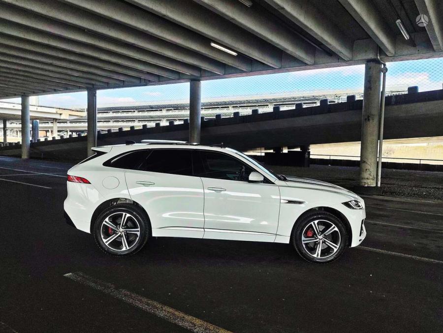 White Jaguar F-Pace 2020 in Kaunas, with an engine capacity of 3.00 L and mileage of 93 thousand km for 20000 €, photo 3 on AUTOMOTO.COM.LV