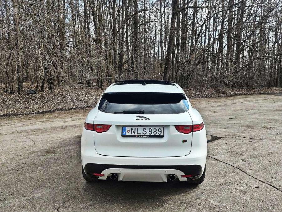 White Jaguar F-Pace 2020 in Kaunas, with an engine capacity of 3.00 L and mileage of 93 thousand km for 20000 €, photo 8 on AUTOMOTO.COM.LV