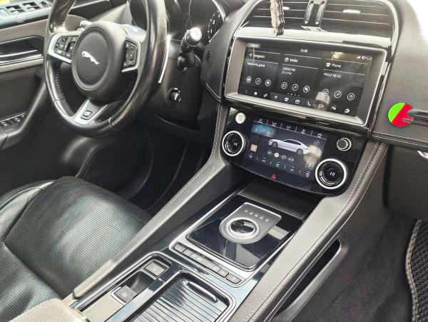 Balts Jaguar F-Pace 2020 Kauņa, ar dzinēja tilpumu 3.00 L un nobraukumu 93 tūkst. km par 20000 €, foto 9 vietnē AUTOMOTO.COM.LV