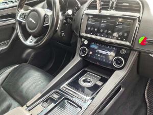 White Jaguar F-Pace 2020 in Kaunas, with an engine capacity of 3.00 L and mileage of 93 thousand km for 20000 €, photo 9 on AUTOMOTO.COM.LV
