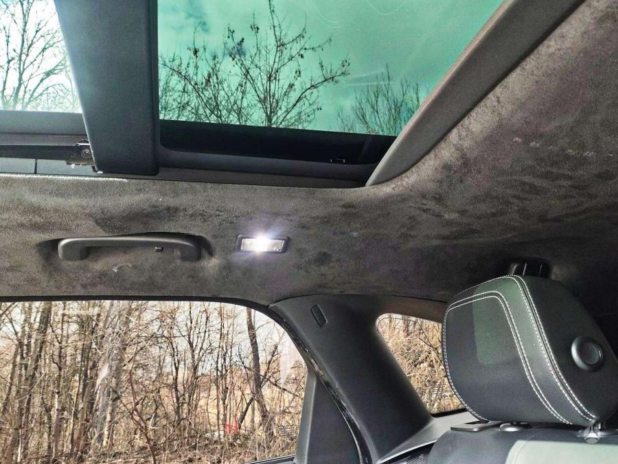 White Jaguar F-Pace 2020 in Kaunas, with an engine capacity of 3.00 L and mileage of 93 thousand km for 20000 €, photo 14 on AUTOMOTO.COM.LV