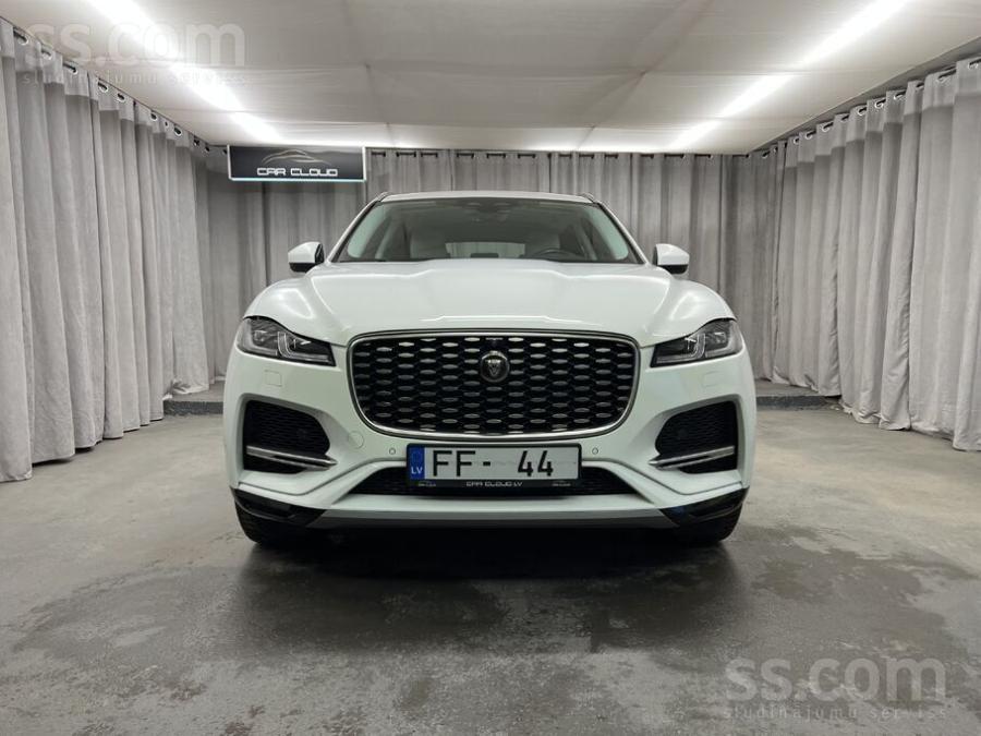White Jaguar F-Pace 2021 in Riga, with an engine capacity of 2.00 L and mileage of 117 thousand km for 30990 €, photo 2 on AUTOMOTO.COM.LV