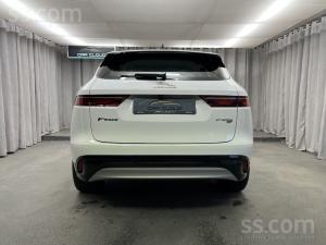 White Jaguar F-Pace 2021 in Riga, with an engine capacity of 2.00 L and mileage of 117 thousand km for 30990 €, photo 5 on AUTOMOTO.COM.LV