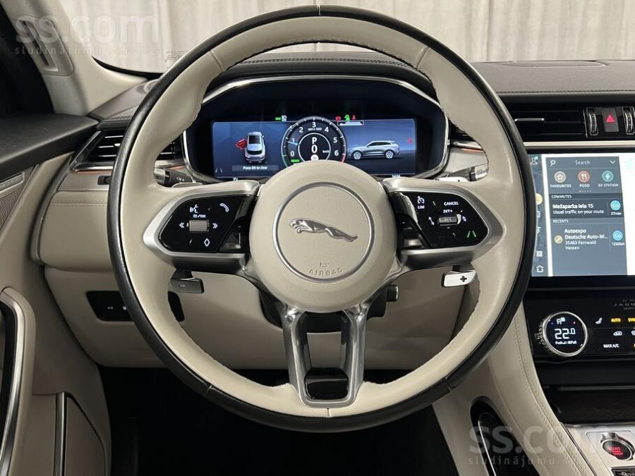 White Jaguar F-Pace 2021 in Riga, with an engine capacity of 2.00 L and mileage of 117 thousand km for 30990 €, photo 9 on AUTOMOTO.COM.LV