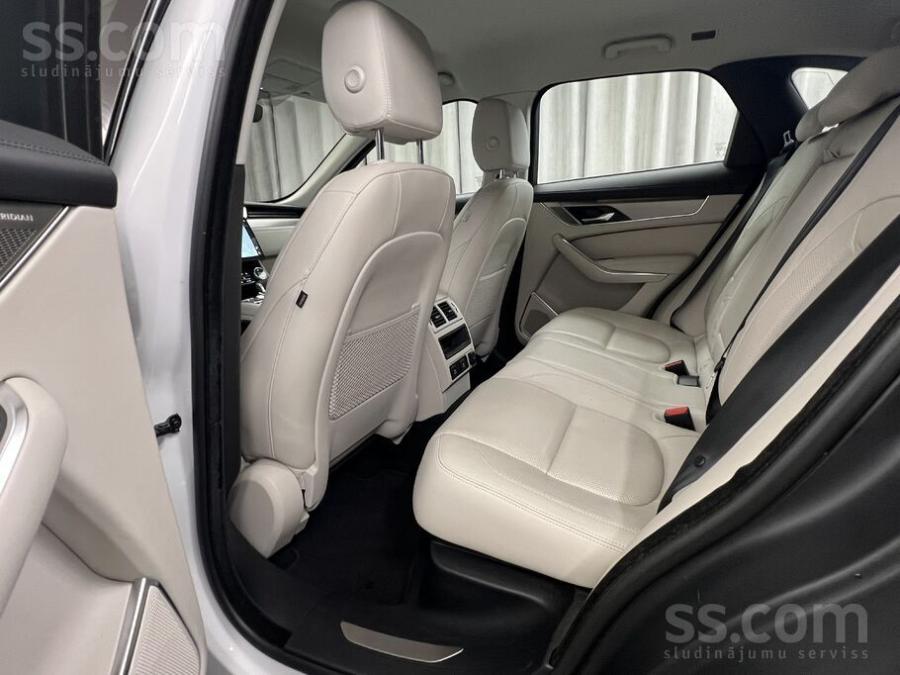 White Jaguar F-Pace 2021 in Riga, with an engine capacity of 2.00 L and mileage of 117 thousand km for 30990 €, photo 10 on AUTOMOTO.COM.LV