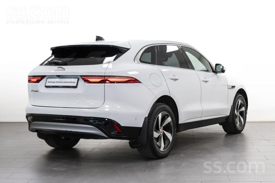 White Jaguar F-Pace 2021 in Riga, with an engine capacity of 2.00 L and mileage of 82 thousand km for 29500 €, photo 3 on AUTOMOTO.COM.LV