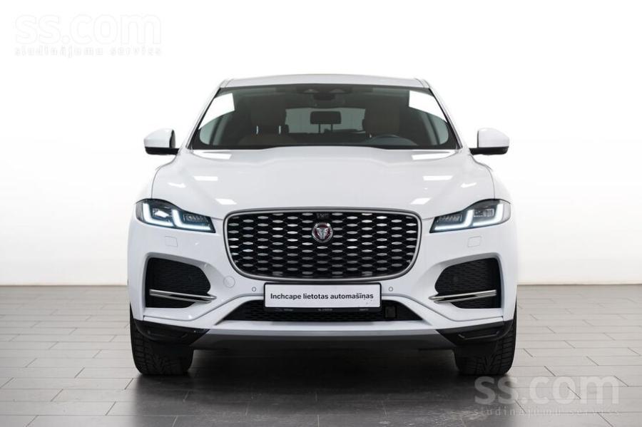 White Jaguar F-Pace 2021 in Riga, with an engine capacity of 2.00 L and mileage of 82 thousand km for 29500 €, photo 4 on AUTOMOTO.COM.LV