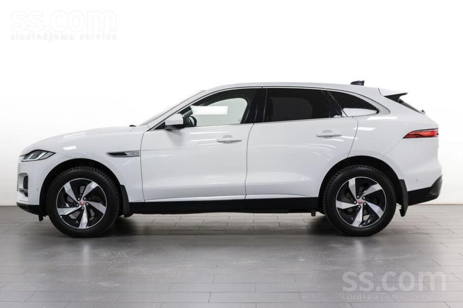 White Jaguar F-Pace 2021 in Riga, with an engine capacity of 2.00 L and mileage of 82 thousand km for 29500 €, photo 9 on AUTOMOTO.COM.LV