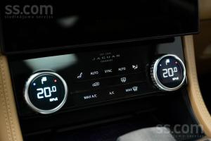 White Jaguar F-Pace 2021 in Riga, with an engine capacity of 2.00 L and mileage of 82 thousand km for 29500 €, photo 12 on AUTOMOTO.COM.LV