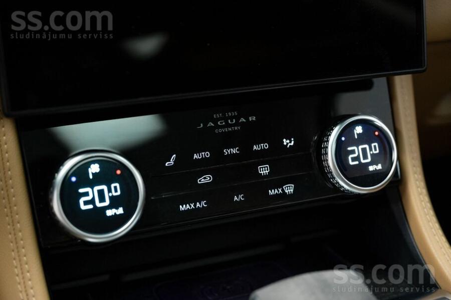 White Jaguar F-Pace 2021 in Riga, with an engine capacity of 2.00 L and mileage of 82 thousand km for 29500 €, photo 12 on AUTOMOTO.COM.LV