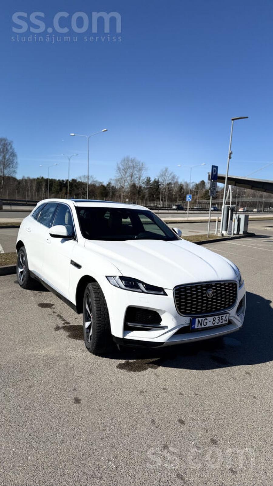 White Jaguar F-Pace 2021 in Jurmala, with an engine capacity of 2.00 L and mileage of 110 thousand km for 30000 €, photo 1 on AUTOMOTO.COM.LV