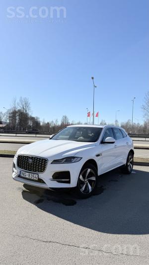 White Jaguar F-Pace 2021 in Jurmala, with an engine capacity of 2.00 L and mileage of 110 thousand km for 30000 €, photo 4 on AUTOMOTO.COM.LV