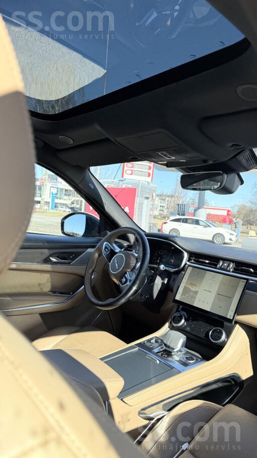 White Jaguar F-Pace 2021 in Jurmala, with an engine capacity of 2.00 L and mileage of 110 thousand km for 30000 €, photo 8 on AUTOMOTO.COM.LV