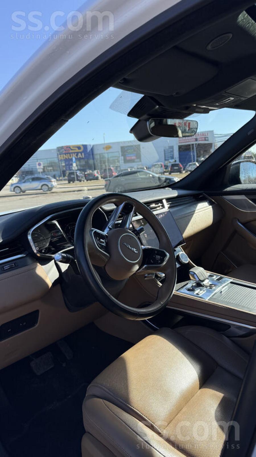 White Jaguar F-Pace 2021 in Jurmala, with an engine capacity of 2.00 L and mileage of 110 thousand km for 30000 €, photo 9 on AUTOMOTO.COM.LV