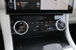 Белый Ягуар Ф-Пейс 2021 в Рига, объемом двигателя 2.00 л и пробегом 100 тыс. км за 27990 €, фото 21 на AUTOMOTO.COM.LV