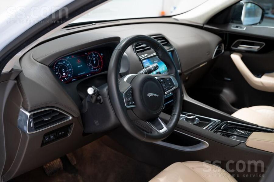 Balts Jaguar F-Pace 2021 Rīga, ar dzinēja tilpumu 2.00 L un nobraukumu 68 tūkst. km par 18990 €, foto 14 vietnē AUTOMOTO.COM.LV