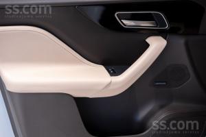 Balts Jaguar F-Pace 2021 Rīga, ar dzinēja tilpumu 2.00 L un nobraukumu 68 tūkst. km par 18990 €, foto 15 vietnē AUTOMOTO.COM.LV