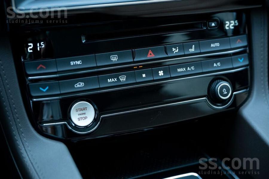 Balts Jaguar F-Pace 2021 Rīga, ar dzinēja tilpumu 2.00 L un nobraukumu 68 tūkst. km par 18990 €, foto 20 vietnē AUTOMOTO.COM.LV