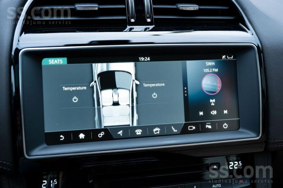Balts Jaguar F-Pace 2021 Rīga, ar dzinēja tilpumu 2.00 L un nobraukumu 68 tūkst. km par 18990 €, foto 24 vietnē AUTOMOTO.COM.LV