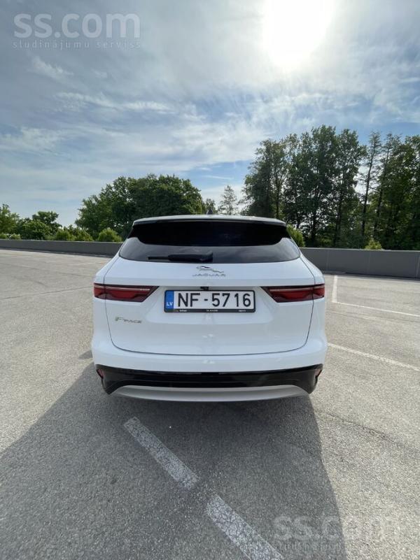 White Jaguar F-Pace 2022 in Riga, with an engine capacity of 2.00 L and mileage of 40 thousand km for 37900 €, photo 3 on AUTOMOTO.COM.LV