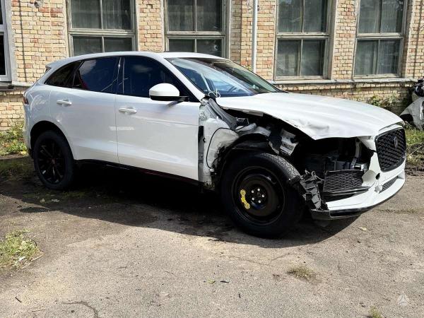 Balts Jaguar F-Pace 2023 Šauļi, ar dzinēja tilpumu 2.00 L un nobraukumu 123 tūkst. km par 9999 €, foto 3 vietnē AUTOMOTO.COM.LV