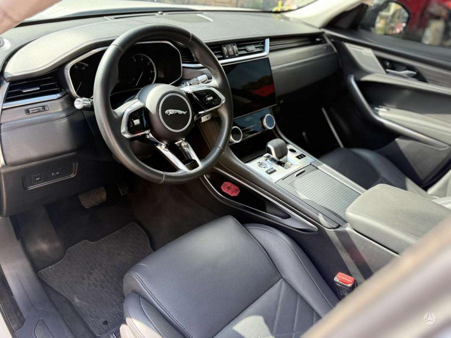 White Jaguar F-Pace 2023 in Siauliai, with an engine capacity of 2.00 L and mileage of 123 thousand km for 9999 €, photo 14 on AUTOMOTO.COM.LV