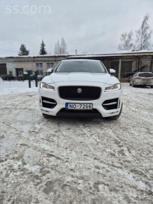 White Jaguar F-Pace 2017 in Riga, with an engine capacity of 2.00 L and mileage of 195 thousand km for 15200 €, photo 2 on AUTOMOTO.COM.LV