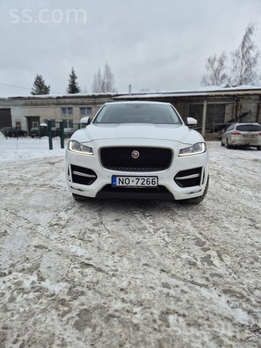 White Jaguar F-Pace 2017 in Riga, with an engine capacity of 2.00 L and mileage of 195 thousand km for 15200 €, photo 2 on AUTOMOTO.COM.LV