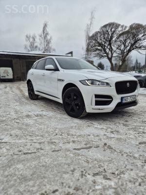 White Jaguar F-Pace 2017 in Riga, with an engine capacity of 2.00 L and mileage of 195 thousand km for 15200 €, photo 3 on AUTOMOTO.COM.LV