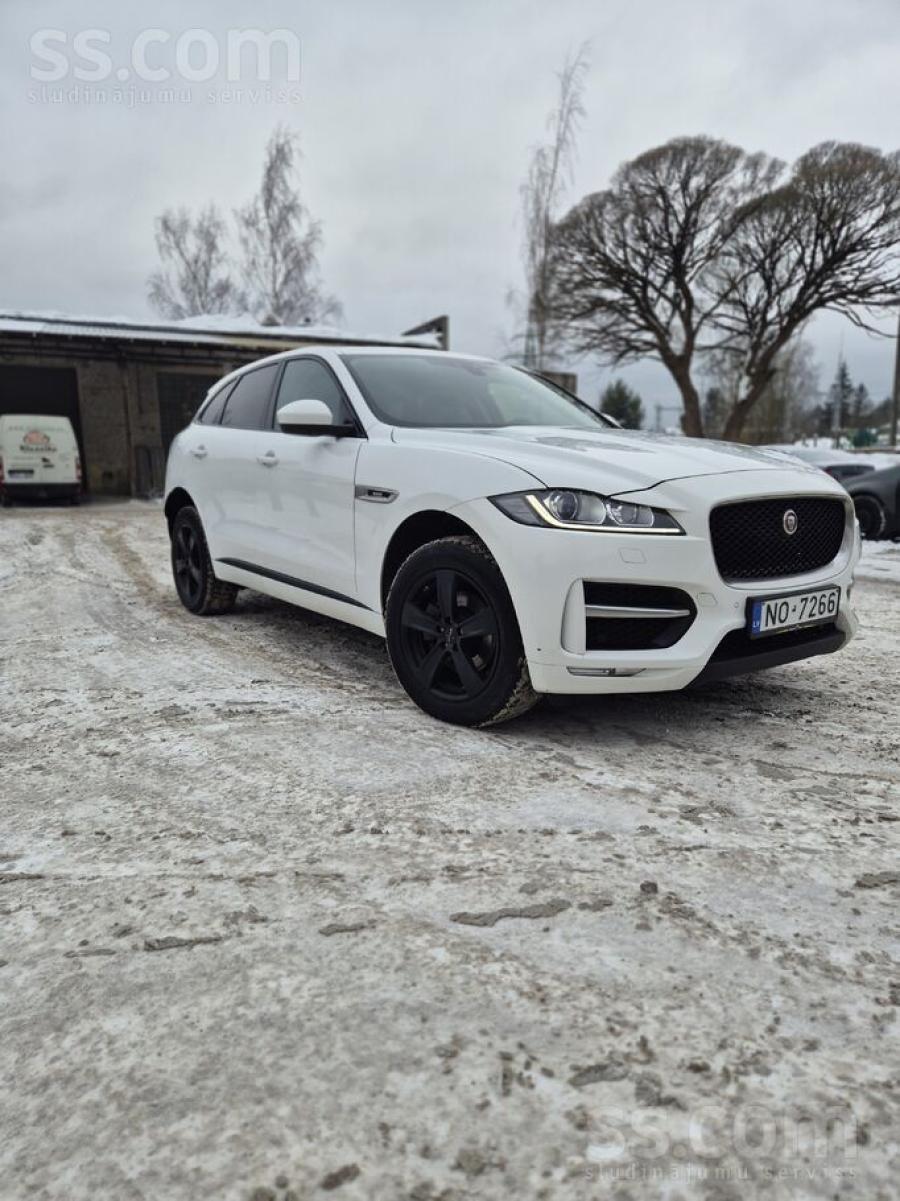 White Jaguar F-Pace 2017 in Riga, with an engine capacity of 2.00 L and mileage of 195 thousand km for 15200 €, photo 3 on AUTOMOTO.COM.LV