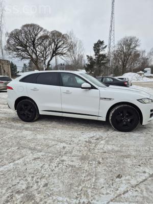 White Jaguar F-Pace 2017 in Riga, with an engine capacity of 2.00 L and mileage of 195 thousand km for 15200 €, photo 4 on AUTOMOTO.COM.LV