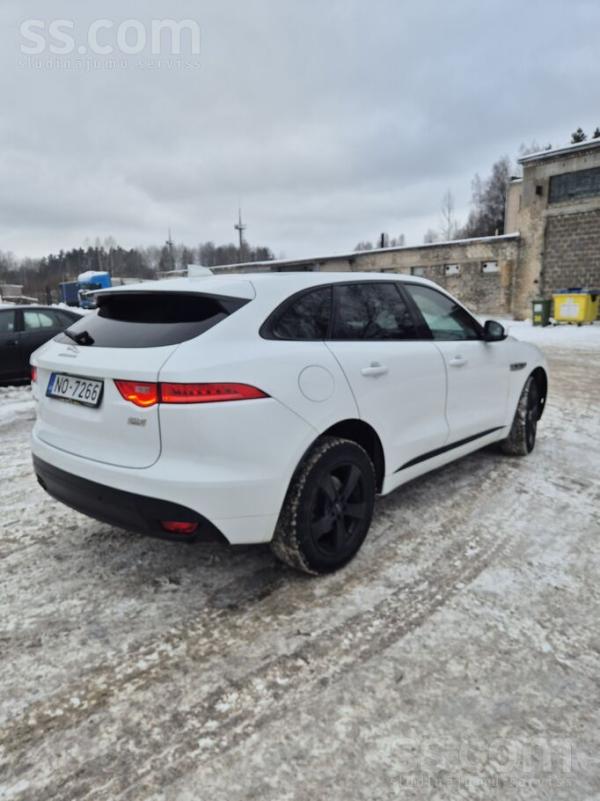 Balts Jaguar F-Pace 2017 Rīga, ar dzinēja tilpumu 2.00 L un nobraukumu 195 tūkst. km par 15200 €, foto 5 vietnē AUTOMOTO.COM.LV