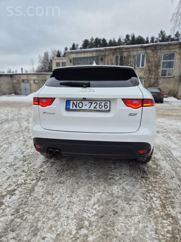 Balts Jaguar F-Pace 2017 Rīga, ar dzinēja tilpumu 2.00 L un nobraukumu 195 tūkst. km par 15200 €, foto 6 vietnē AUTOMOTO.COM.LV