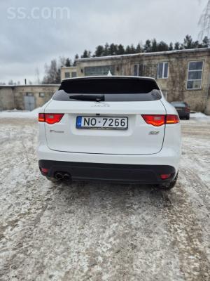 White Jaguar F-Pace 2017 in Riga, with an engine capacity of 2.00 L and mileage of 195 thousand km for 15200 €, photo 6 on AUTOMOTO.COM.LV