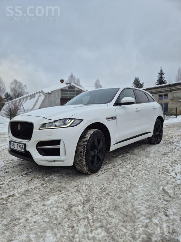 Balts Jaguar F-Pace 2017 Rīga, ar dzinēja tilpumu 2.00 L un nobraukumu 195 tūkst. km par 15200 €, foto 9 vietnē AUTOMOTO.COM.LV