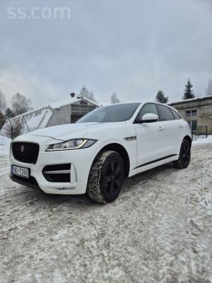 White Jaguar F-Pace 2017 in Riga, with an engine capacity of 2.00 L and mileage of 195 thousand km for 15200 €, photo 9 on AUTOMOTO.COM.LV