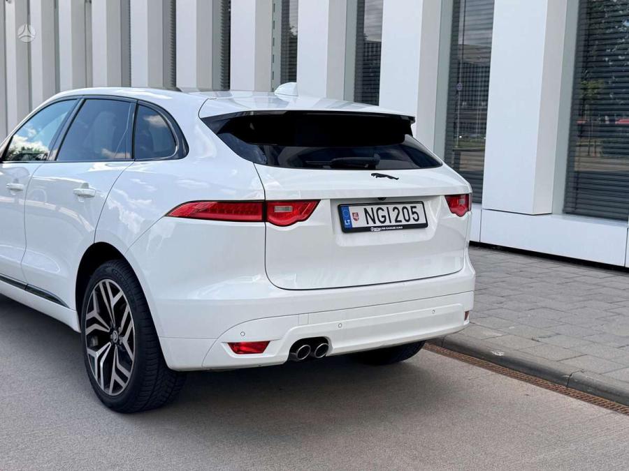 White Jaguar F-Pace 2016 in Vilnius, with an engine capacity of 0.00 L and mileage of 159 thousand km for 13400 €, photo 6 on AUTOMOTO.COM.LV