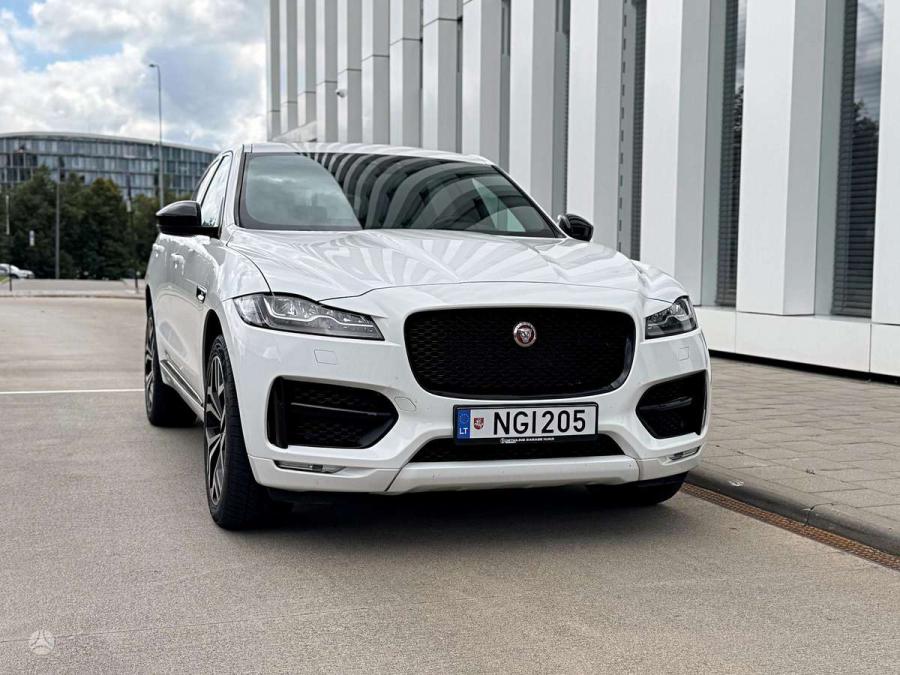 White Jaguar F-Pace 2016 in Vilnius, with an engine capacity of 0.00 L and mileage of 159 thousand km for 13400 €, photo 7 on AUTOMOTO.COM.LV