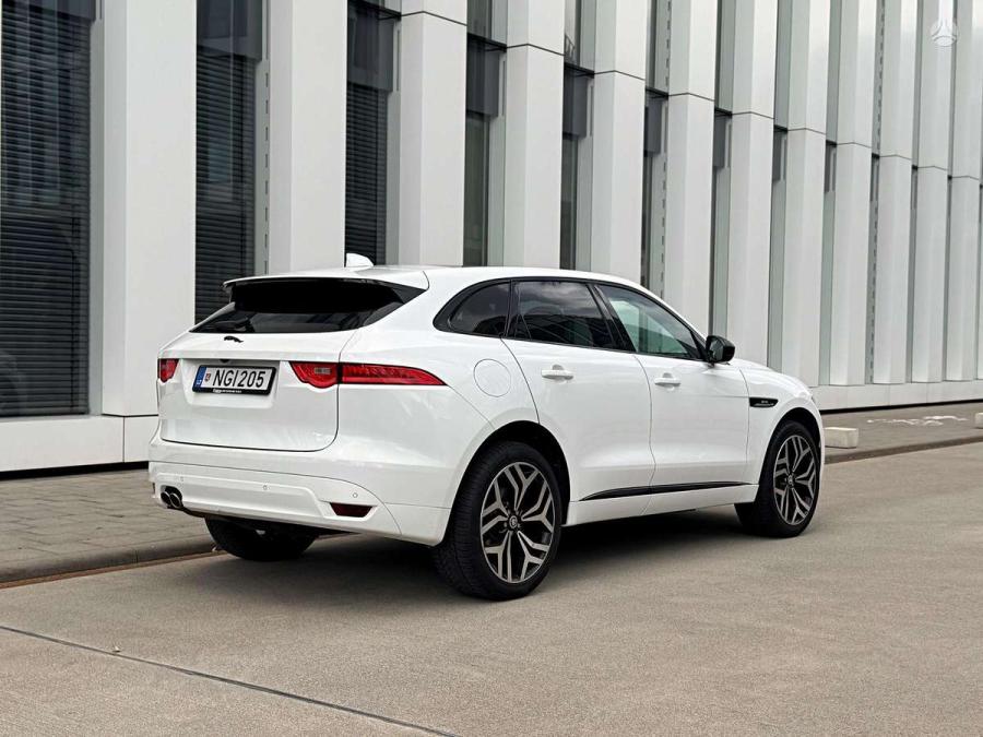 White Jaguar F-Pace 2016 in Vilnius, with an engine capacity of 0.00 L and mileage of 159 thousand km for 13400 €, photo 8 on AUTOMOTO.COM.LV