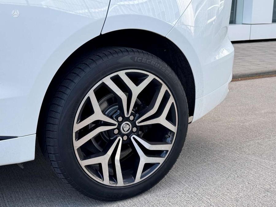 White Jaguar F-Pace 2016 in Vilnius, with an engine capacity of 0.00 L and mileage of 159 thousand km for 13400 €, photo 10 on AUTOMOTO.COM.LV