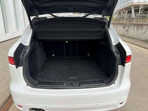 White Jaguar F-Pace 2016 in Vilnius, with an engine capacity of 0.00 L and mileage of 159 thousand km for 13400 €, photo 11 on AUTOMOTO.COM.LV