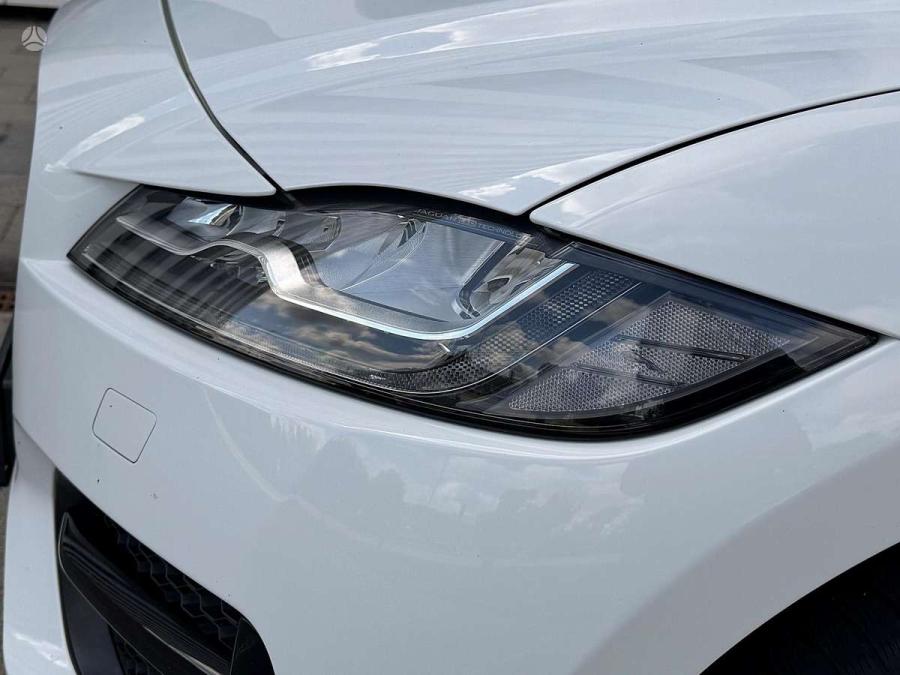 White Jaguar F-Pace 2016 in Vilnius, with an engine capacity of 0.00 L and mileage of 159 thousand km for 13400 €, photo 14 on AUTOMOTO.COM.LV