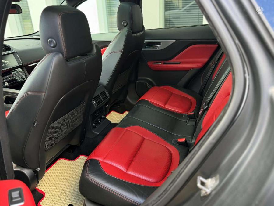 White Jaguar F-Pace 2016 in Vilnius, with an engine capacity of 0.00 L and mileage of 159 thousand km for 13400 €, photo 18 on AUTOMOTO.COM.LV
