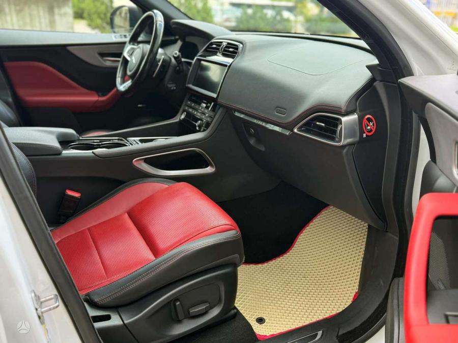 White Jaguar F-Pace 2016 in Vilnius, with an engine capacity of 0.00 L and mileage of 159 thousand km for 13400 €, photo 22 on AUTOMOTO.COM.LV