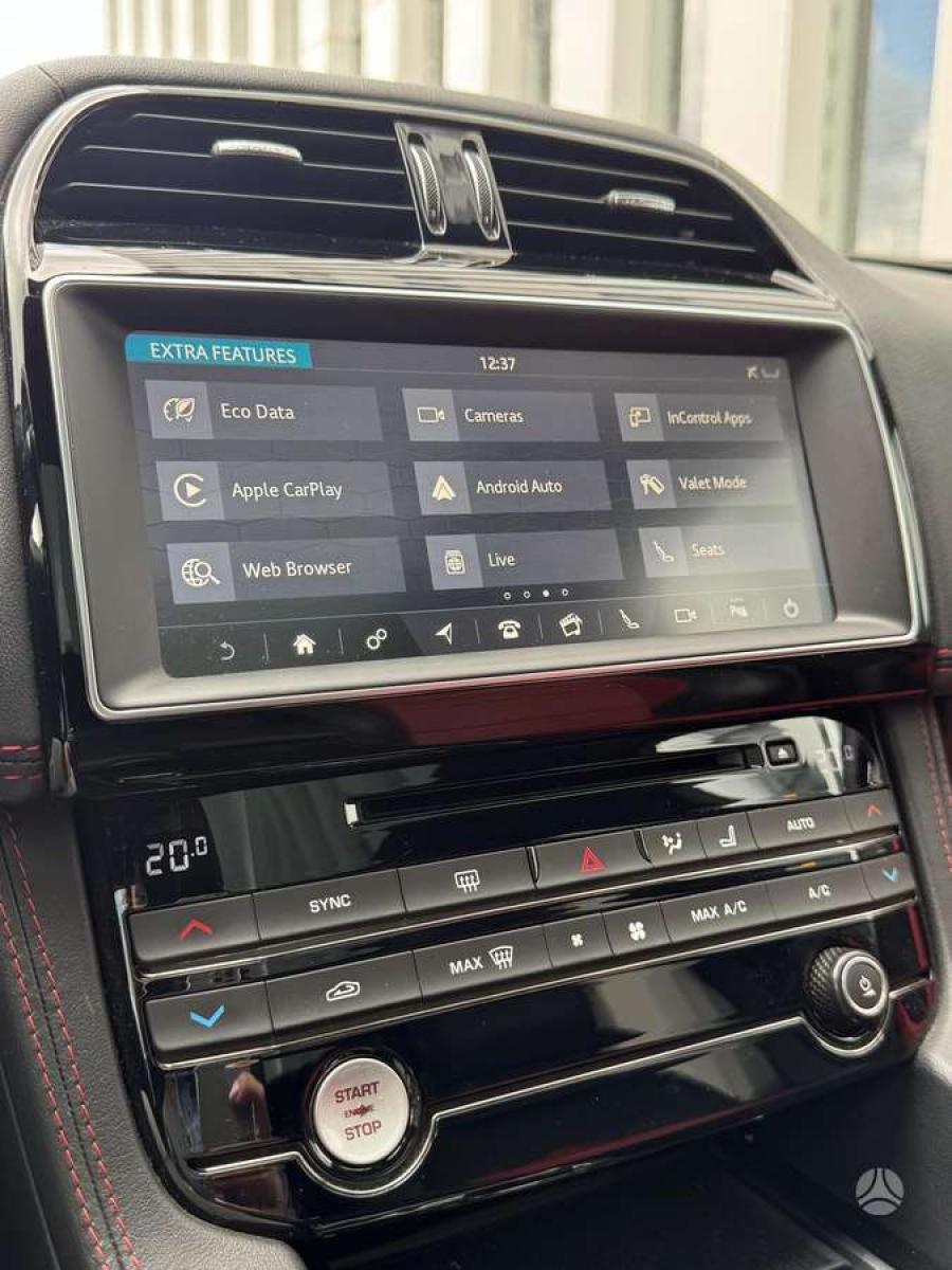 White Jaguar F-Pace 2016 in Vilnius, with an engine capacity of 0.00 L and mileage of 159 thousand km for 13400 €, photo 27 on AUTOMOTO.COM.LV